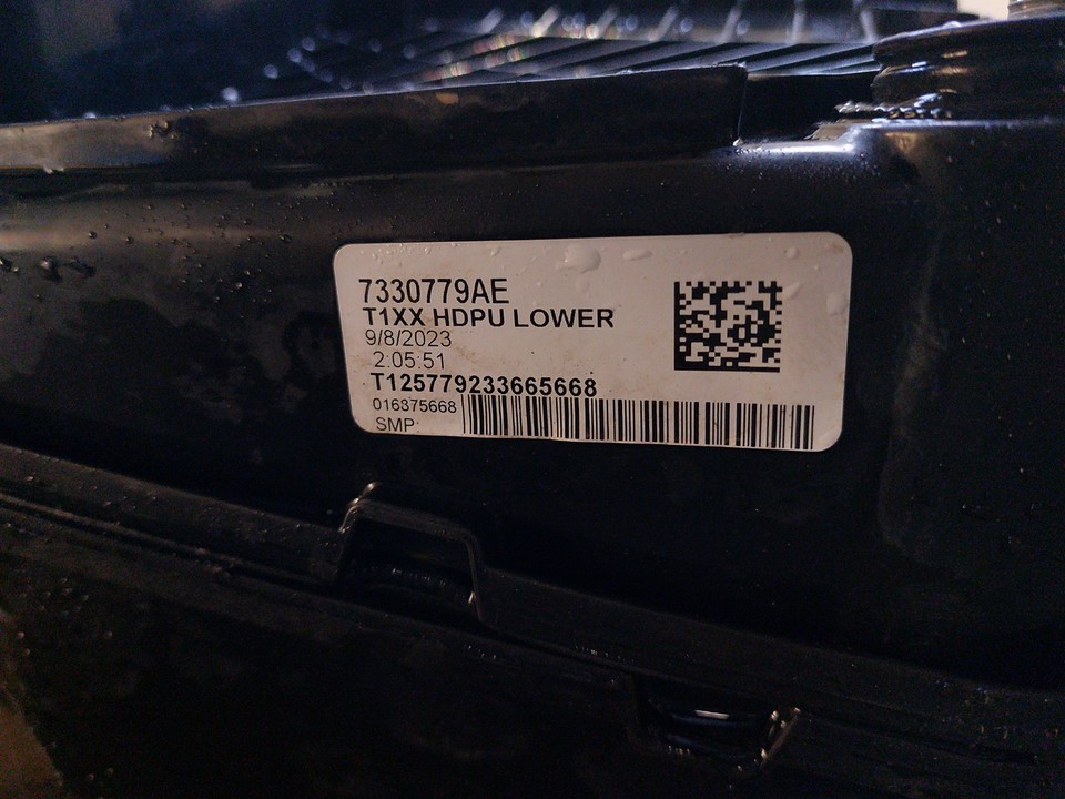 2024 Silverado & Sierra 2500 3500 Diesel Exhaust Fluid DEF Tank w/ Pump ...