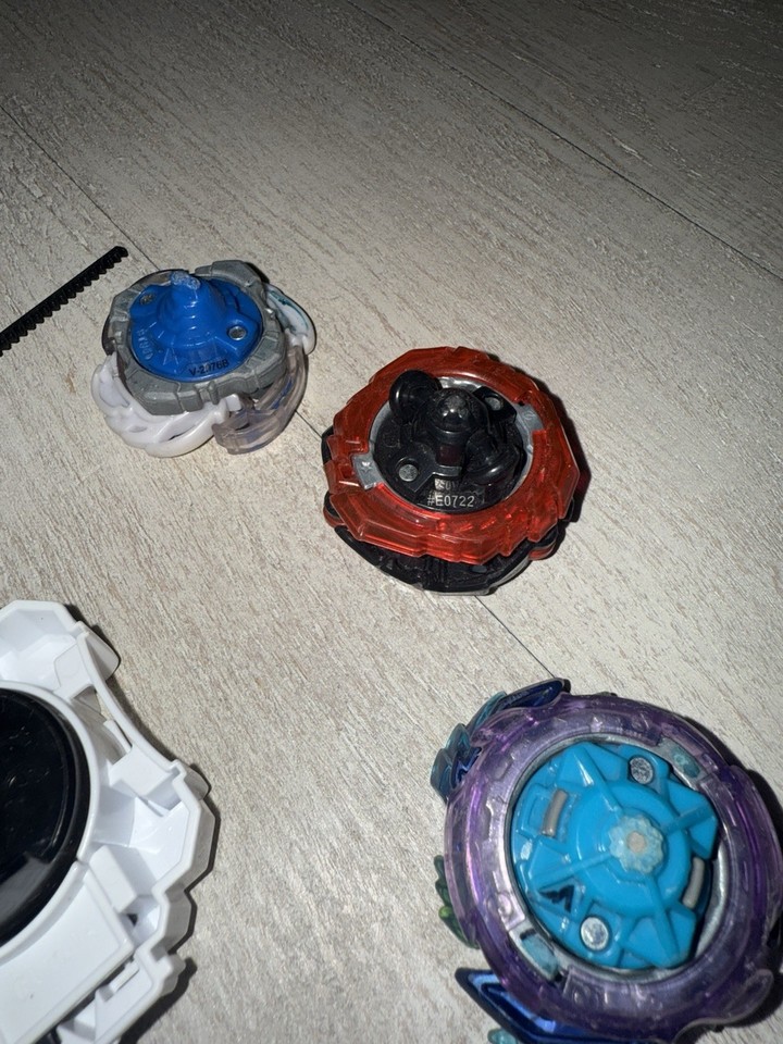 Takara Tomy Beyblade Lot: GOD VALKYRIE B-73, KREIS SATAN BURST B-74 ...