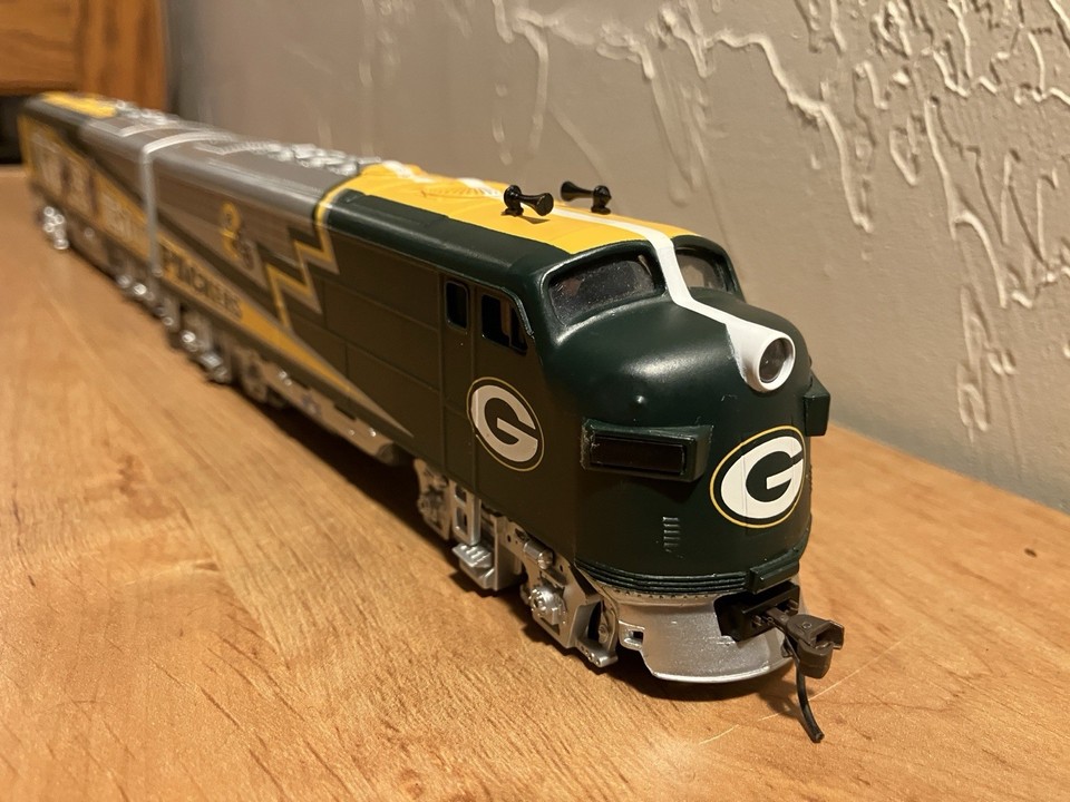 Ho Bachmann Green Bay Packer Model Train Set. As Is. Works, DC Only. F7 ...