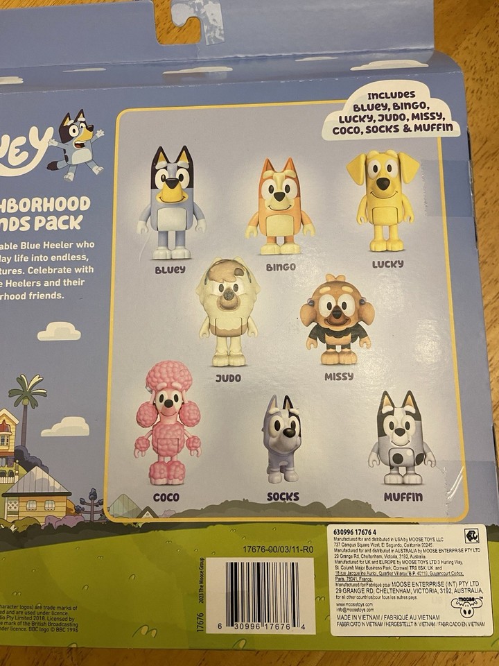 BLUEY Neighborhood Friends 8-Pack Figures NIB *damage to box - see last ...