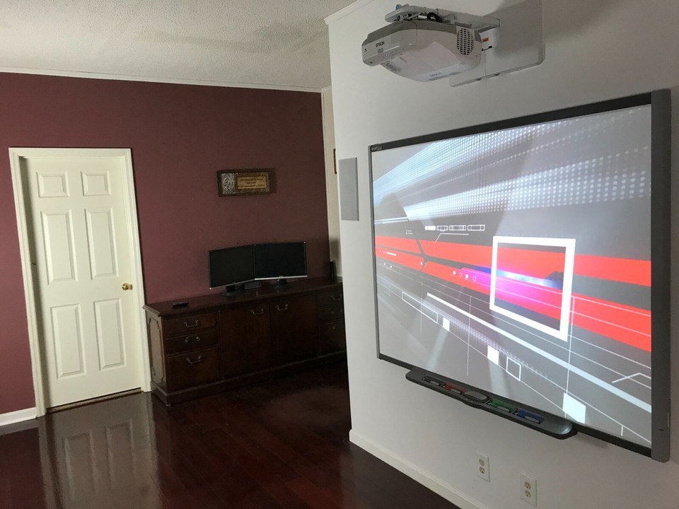 SMART Board SB680 77" Interactive Whiteboard In Great Condition With ...