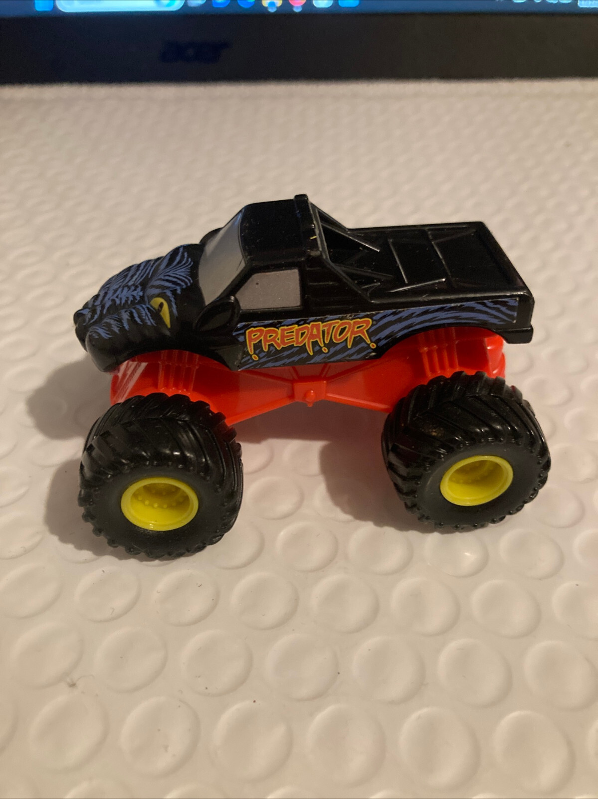 2004 Monster Jam Predator Pull Back Self Propelled Monster Truck 3 ...