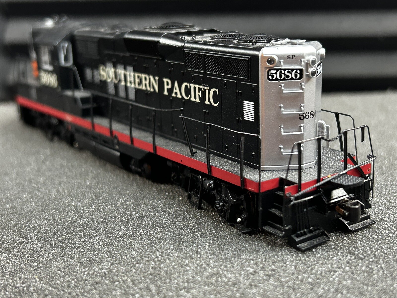 Life Like Proto 2000 HO Scale GP9 II Southern Pacific 5686 Locomotive ...