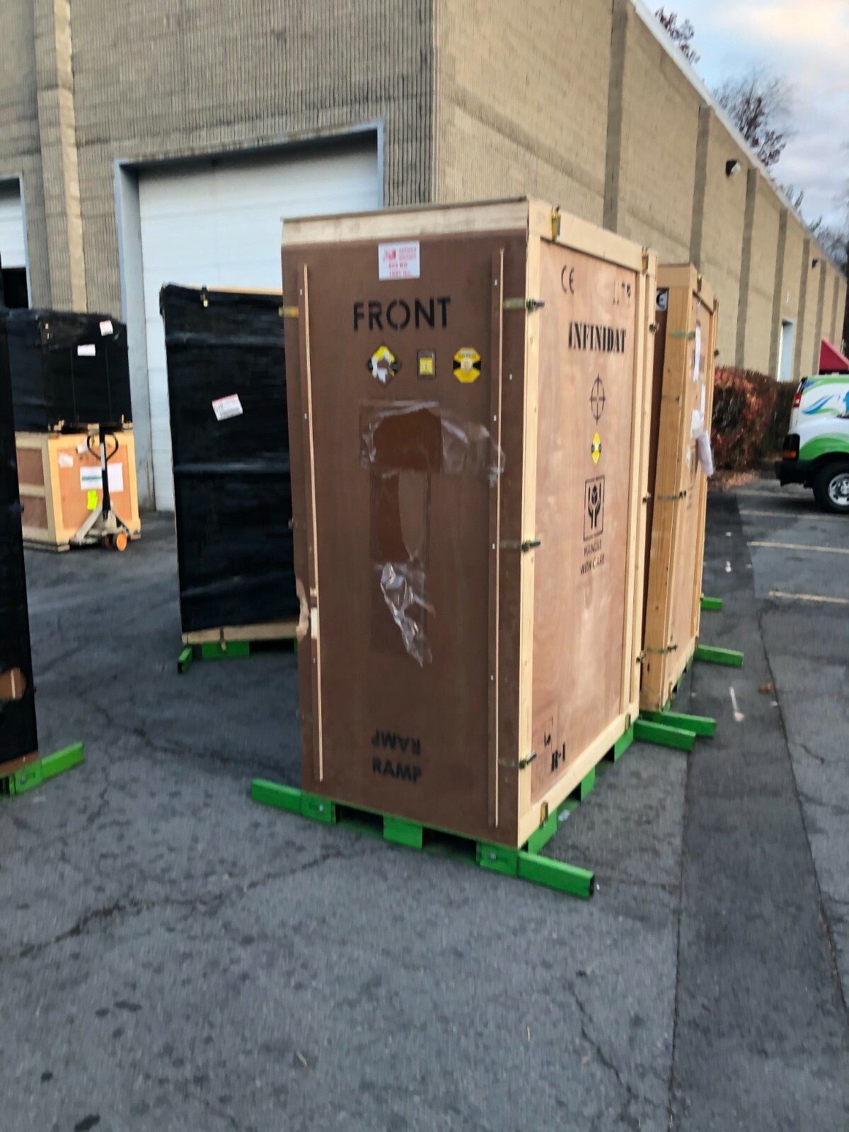 Server Rack Shipping Crate Best Fits APC AR3300 up to 42U 600mm x ...