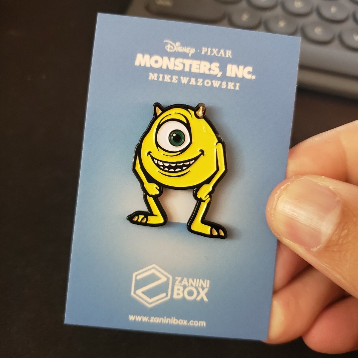 Mike Wazowski Cubierto Por Un Logo Mejor Disfraces De Mike Wazowski
