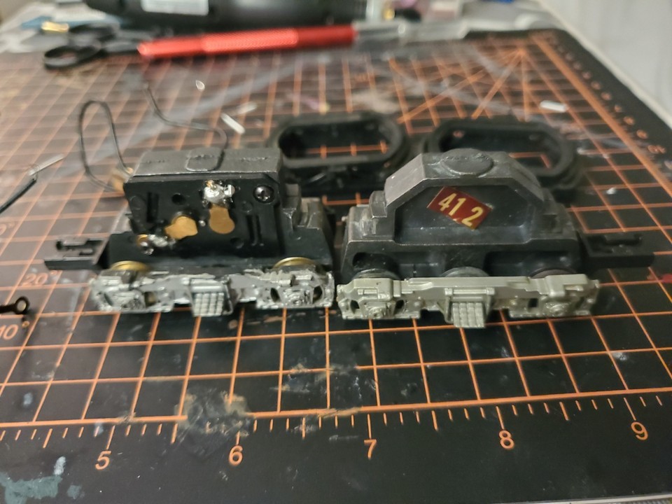 Ho Scale F7 , F9 Tyco Motor/ truck Set (1 Pair)(Powers up, Needs To Be ...