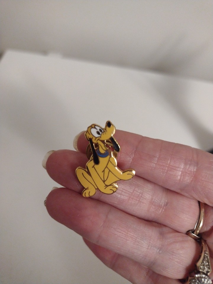 Disney Pin Pluto Panting Blue Collar sitting pose souvenir retro Hat ...