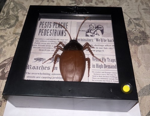 HALLOWEEN ANIMATED ROACH COCKROACH IN FRAME LIGHT-UP SOUND | eBay