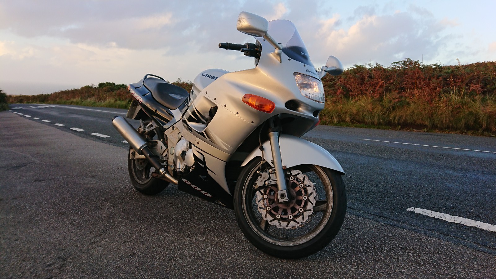 1997 Kawasaki ZZR600 E5 Sports Tourer 7 Months MOT - Bike Years - 1990s