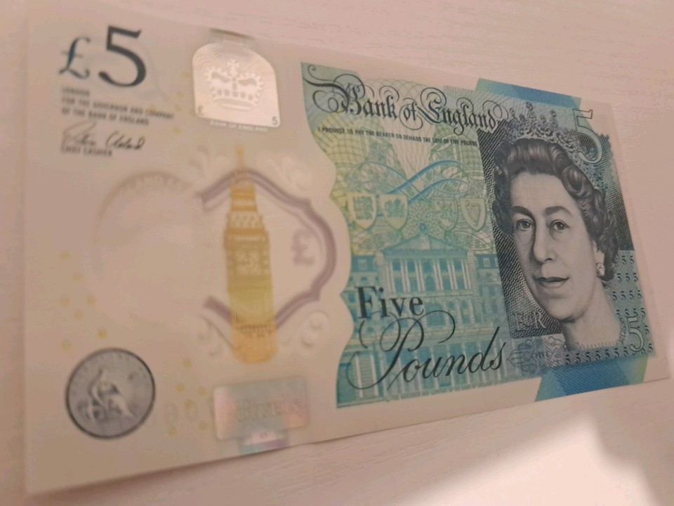 English Polymer £5 Banknote - Serial Number AJ26 706067 - First Issue ...