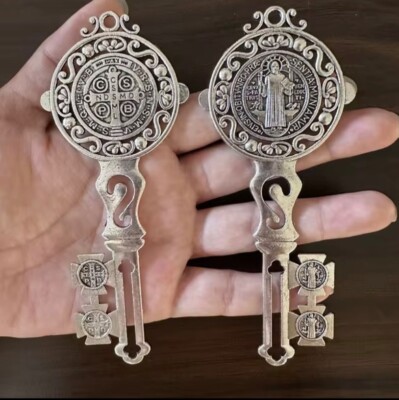 TWO (2) Large St BENEDICT Key To Heaven Medal 5” Protection Llave de ...