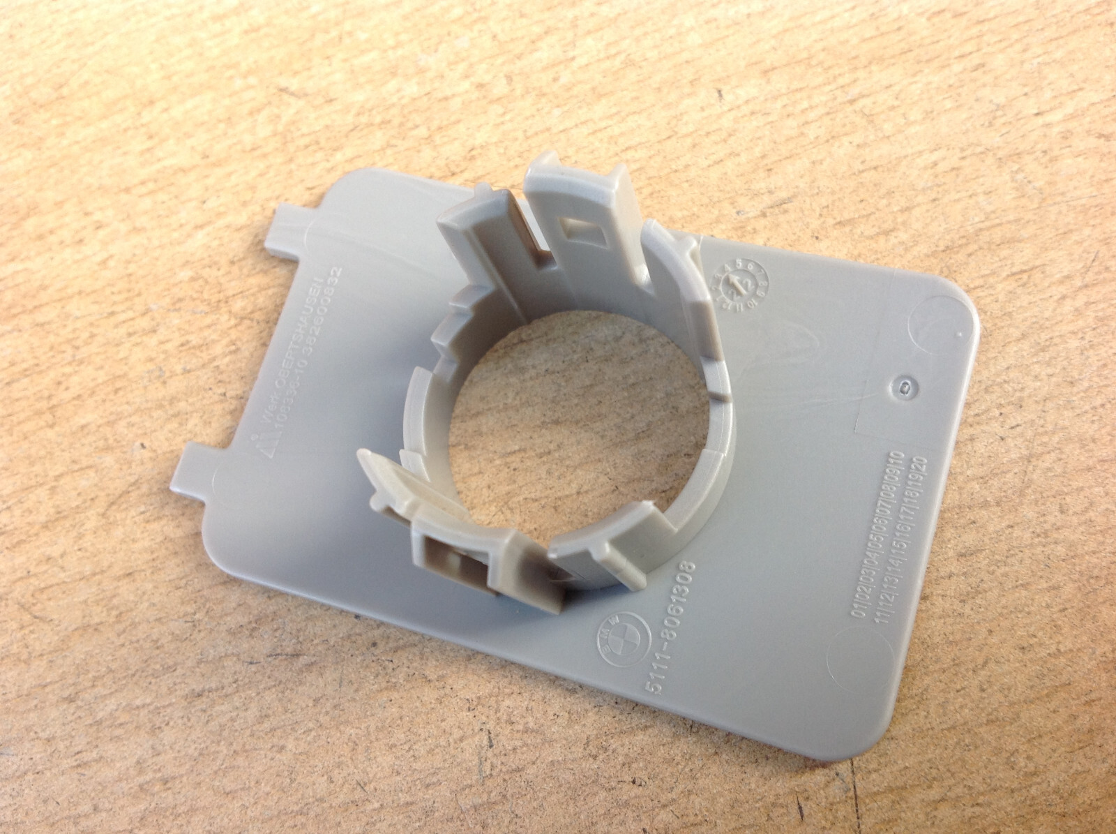 BMW 1 SERIES F20 F21 FRONT BUMPER PARKING SENSOR PDC RETAINING CLIP ...