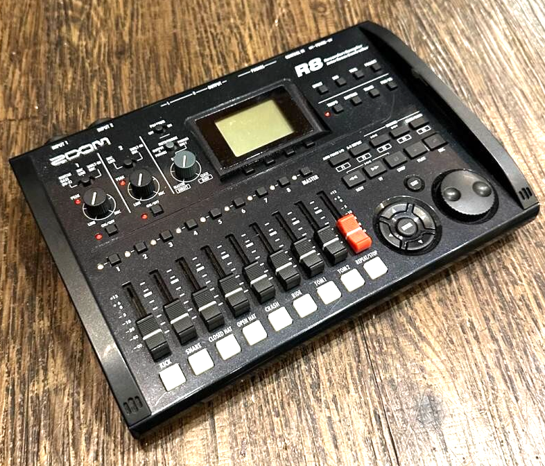ZOOM R8 Multitrak Recorder Sampler | Good Condition | eBay
