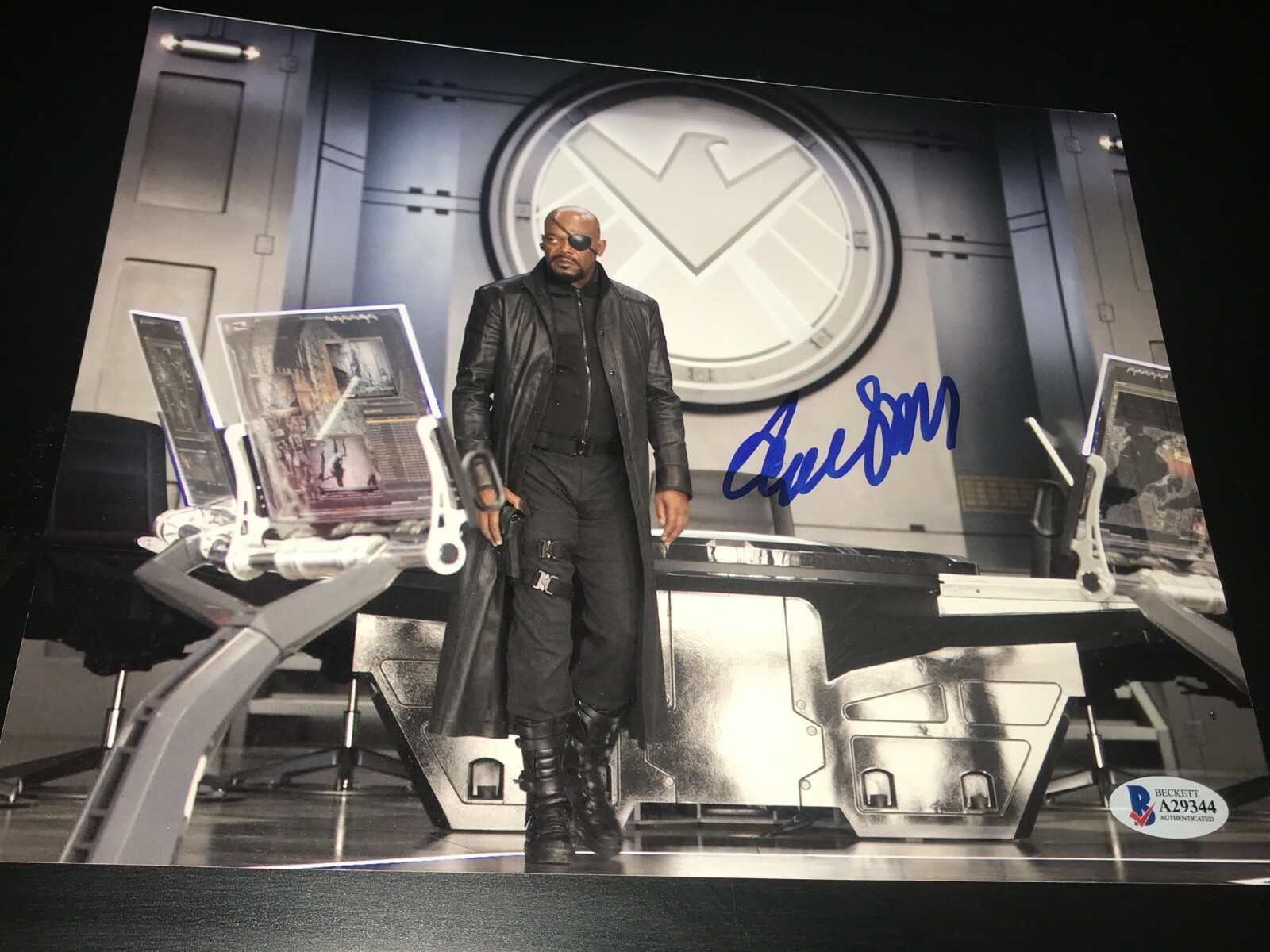 SAMUEL L JACKSON SIGNED AUTOGRAPH 8x10 PHOTO AVENGERS MARVEL NICK FURY ...