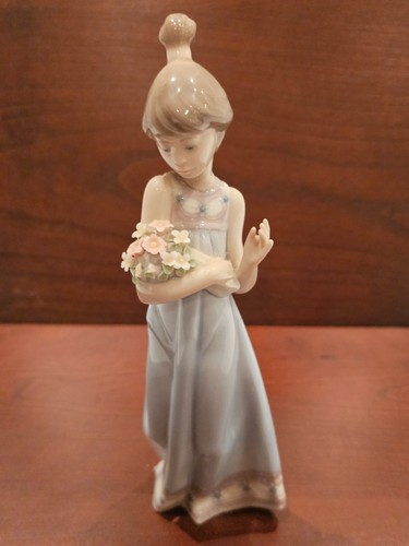 Rare LLADRO # 5604 “Spring Token girl” with Bouquet | eBay
