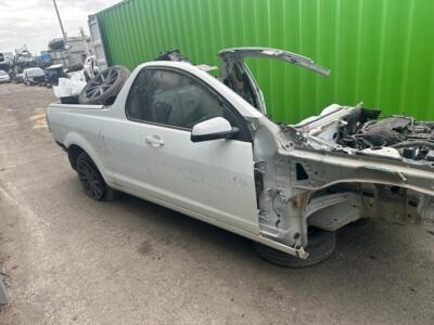 HOLDEN COMMODORE RIGHT FRONT DOOR WINDOW VF, 05/13-12/17 13 14 15 16 17 ...