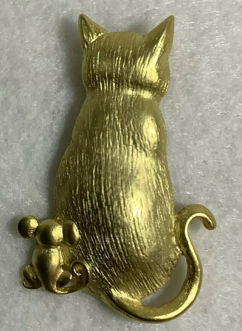 BFF Cat and Mouse Brooch in Gold Tone Matte Finish - Gem
