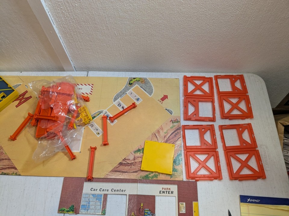 Matchbox 550102 - Super Garage with Operating Elevator Tower - Complete ...