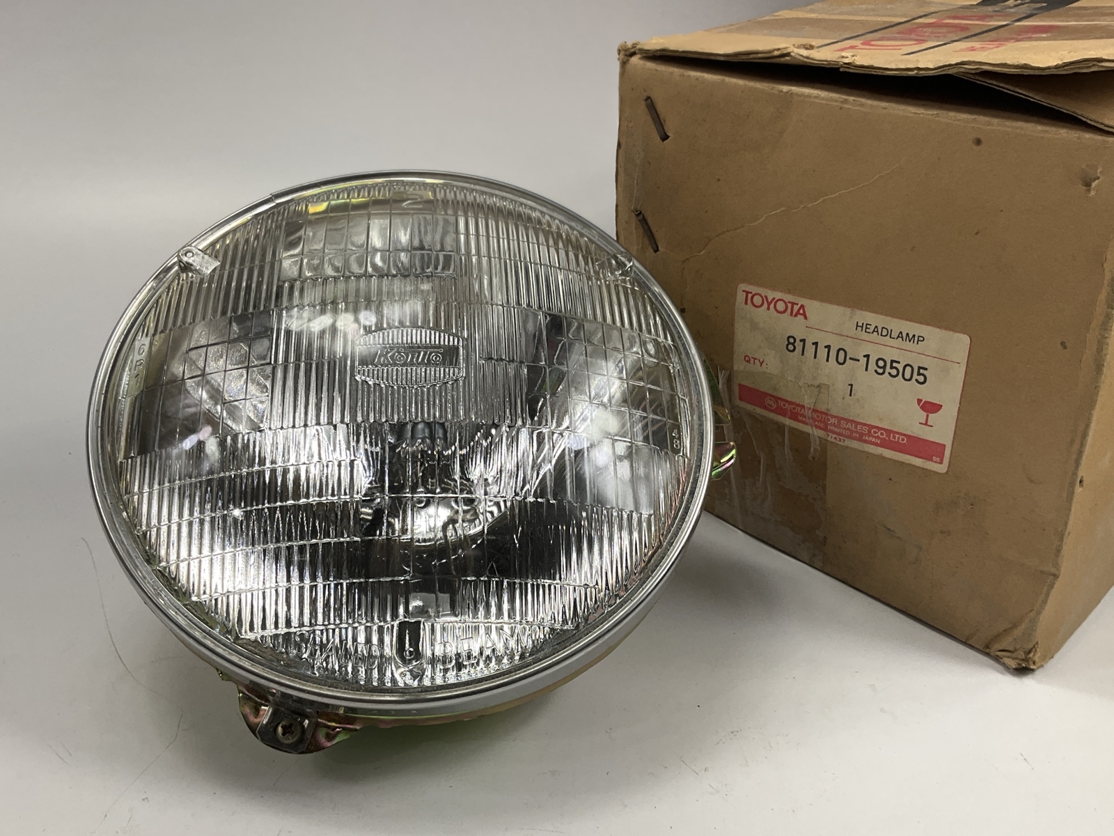 NOS - OEM Toyota 81110-19505 Front Right Headlight Headlamp Bulb 1976 ...
