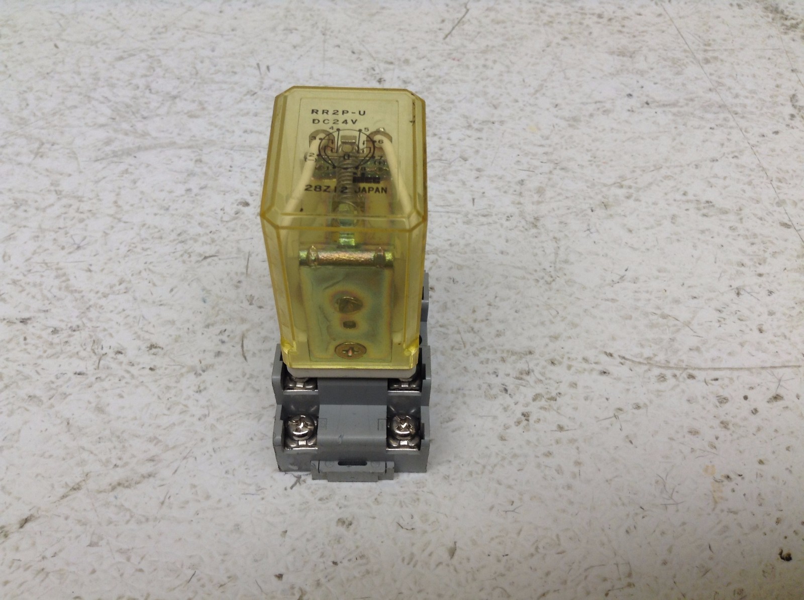 IDEC RR2P-U 24 VDC Pilot Cube Relay RR2PU 2 NO 2 NC w/ Relay Base DC24V ...