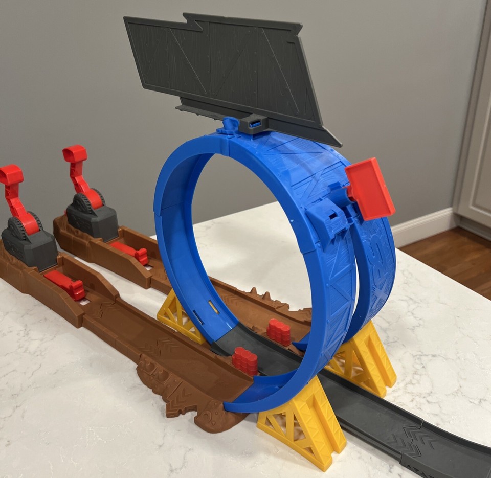 Disney Pixar Cars Lightning Mcqueen XRS Extreme Racetrack Mud Racing ...