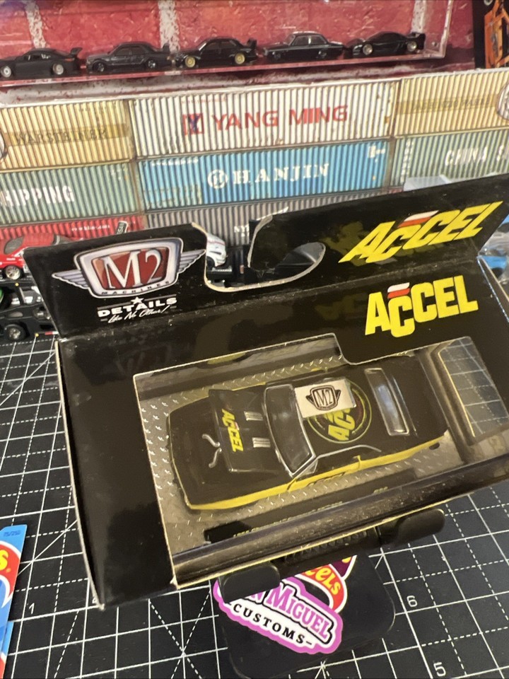 M2 Machines Auto-Thentics ACCEL 1968 Plymouth Barracuda HEMI R88 Black ...