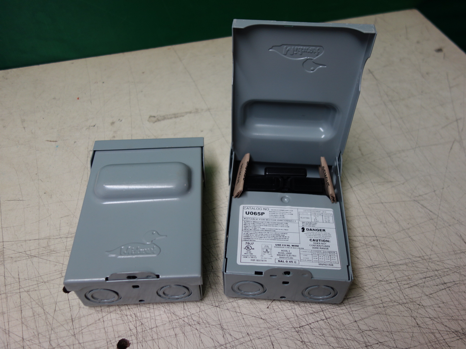Lot of 2x * Midwest U065P Rainproof Pullout Disconnect Switch 60 Amps ...