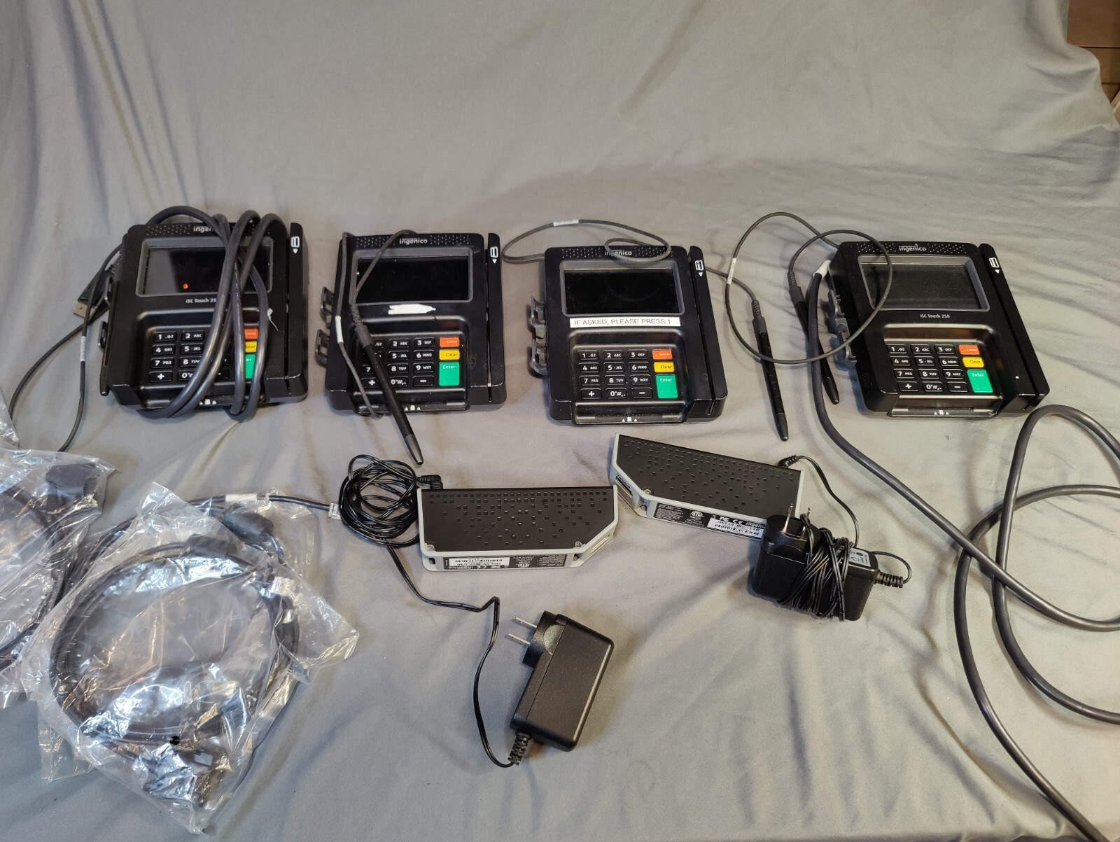 Ingenico payment bundle- iSC Touch 250 x4 , Combox x2, all power cables ...