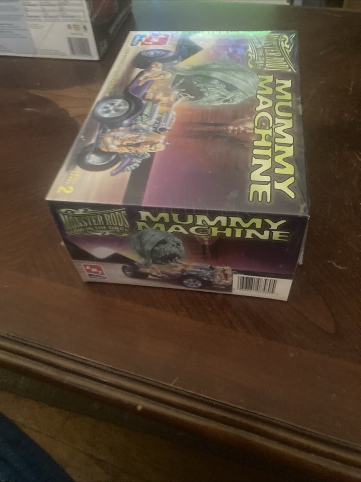 AMT/Ertl Monster Rods “MUMMY MACHINE” Glow In The Dark 1/25 Model -Kit ...
