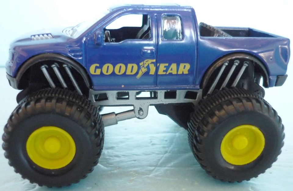2 Menards Die-Cast Metal Model Trucks:2014 Red Van & 2016 Blue Big ...