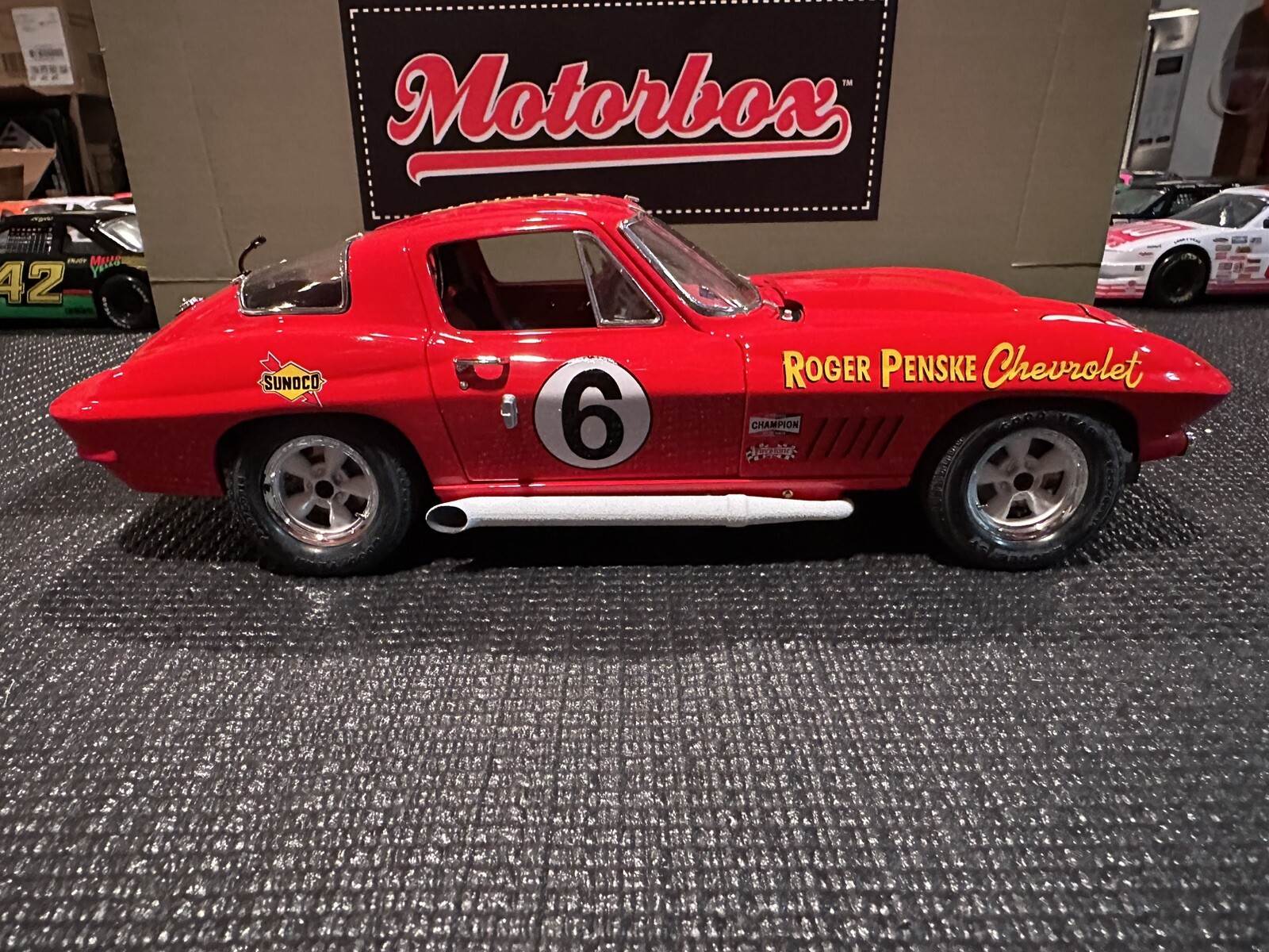 1:18 Exoto Motorbox 1967 Chevy Corvette Stingray #6 Penske Racing ...