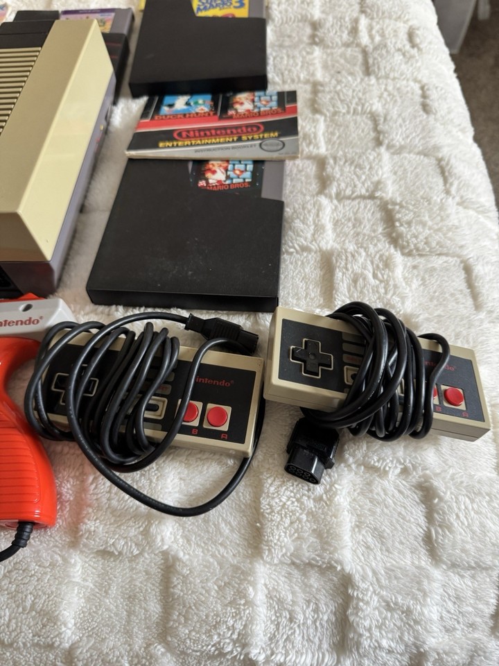 Nintendo NES Console Lot 2 Controllers Zapper Mario | eBay