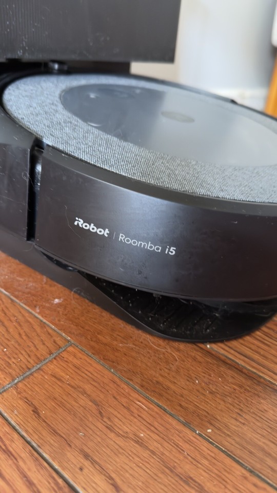 New iRobot Roomba Combo i5+ Self-Emptying Robot Vacuum & Wet Mop ...