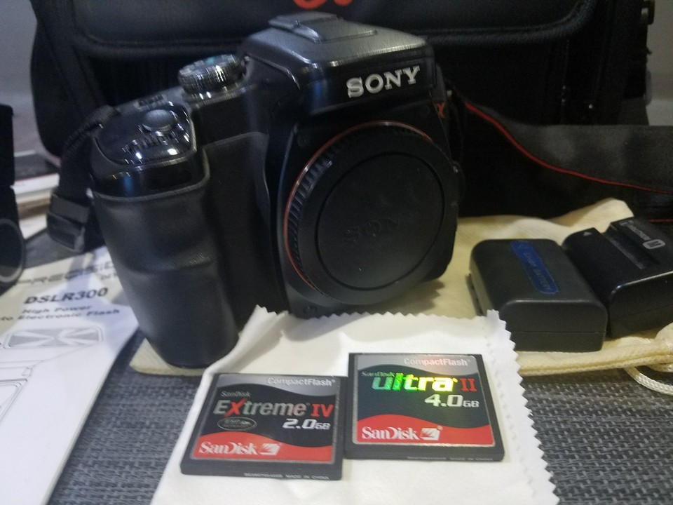 Sony Alpha a100 camera body 10.1 MP DSLR with bag and accessories (no ...