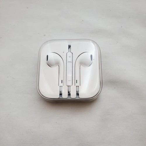 Apple Earpods Headphones with 3.5mm Plug Wired Microphone Built-in ...