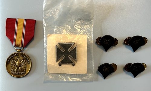 1975 US Army Marksman Badge Sealed + NDSM LI-GI + 4x E-4 Specialist ...