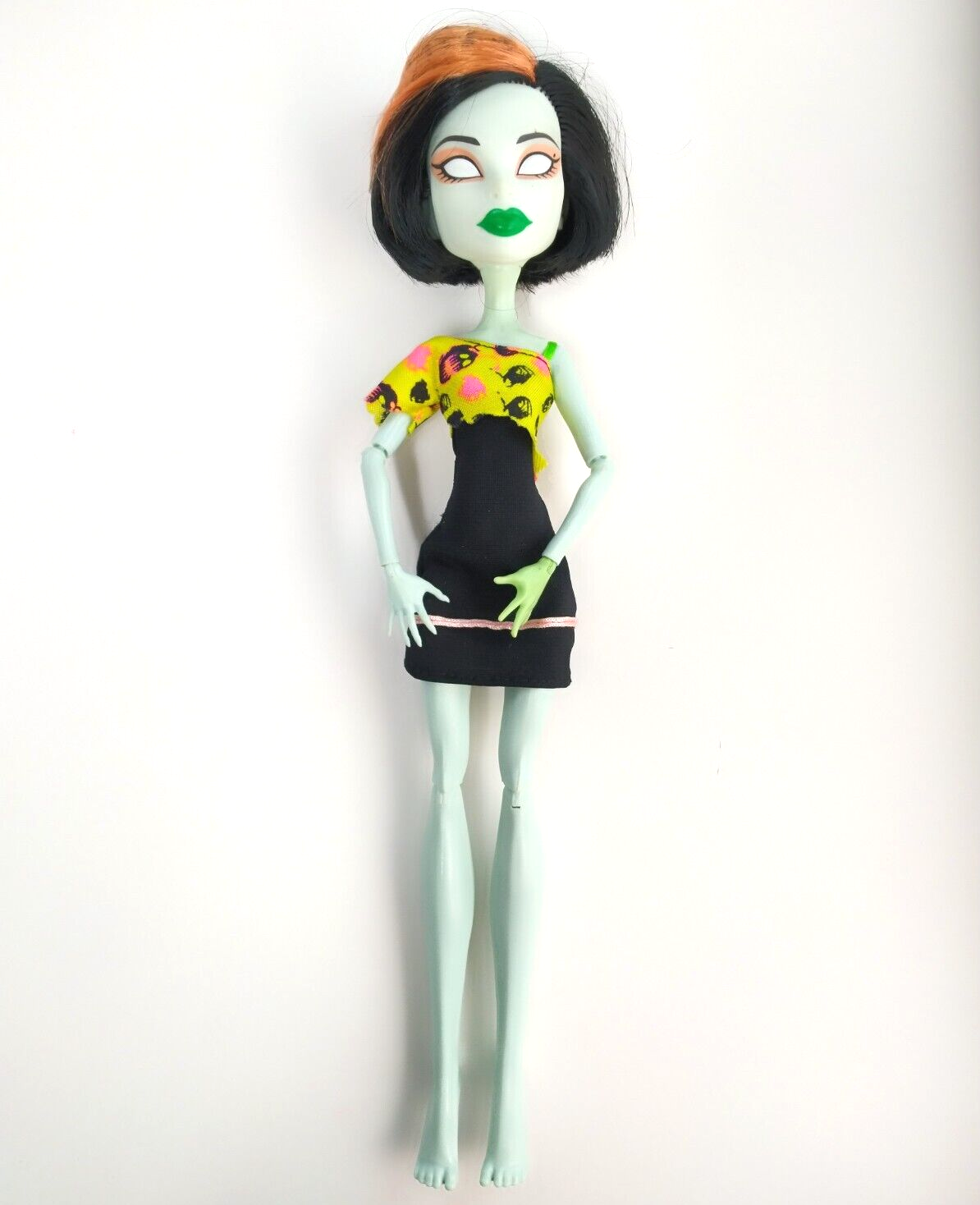 Monster High Scarah Screams FREAKY FUSION - Black/Orange Hair Green Lip ...