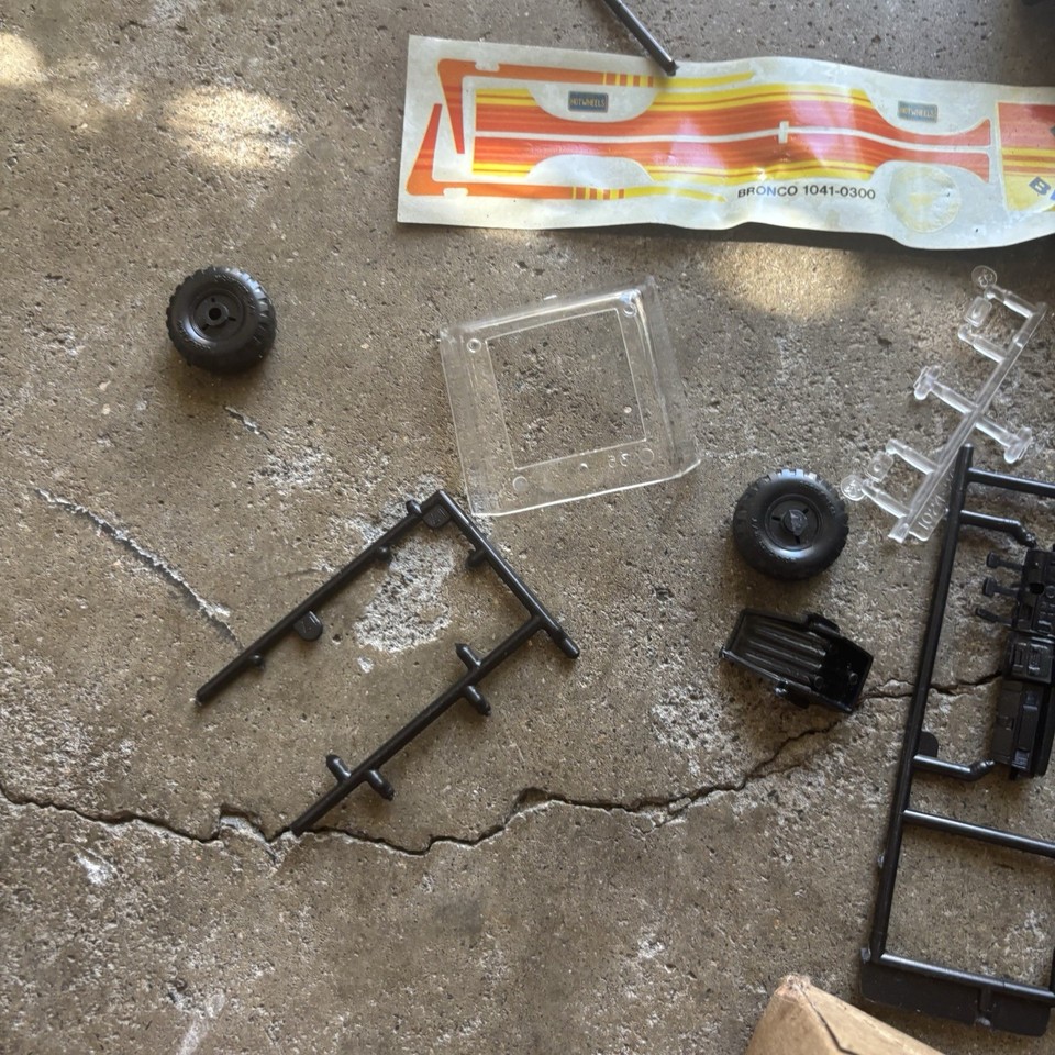 Monogram Hot Wheels Snap-Tite Ford Bronco Model Kit 1:32 Scale Vintage ...