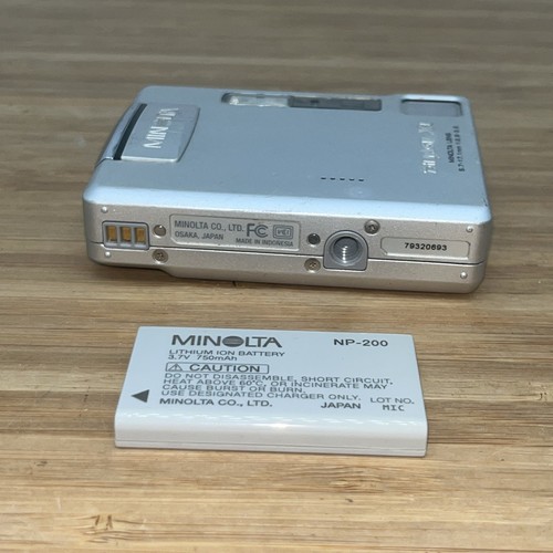 Minolta Dimage XT Digital Camera- Compact 3.2mp 3x Optimal Zoom Silver ...
