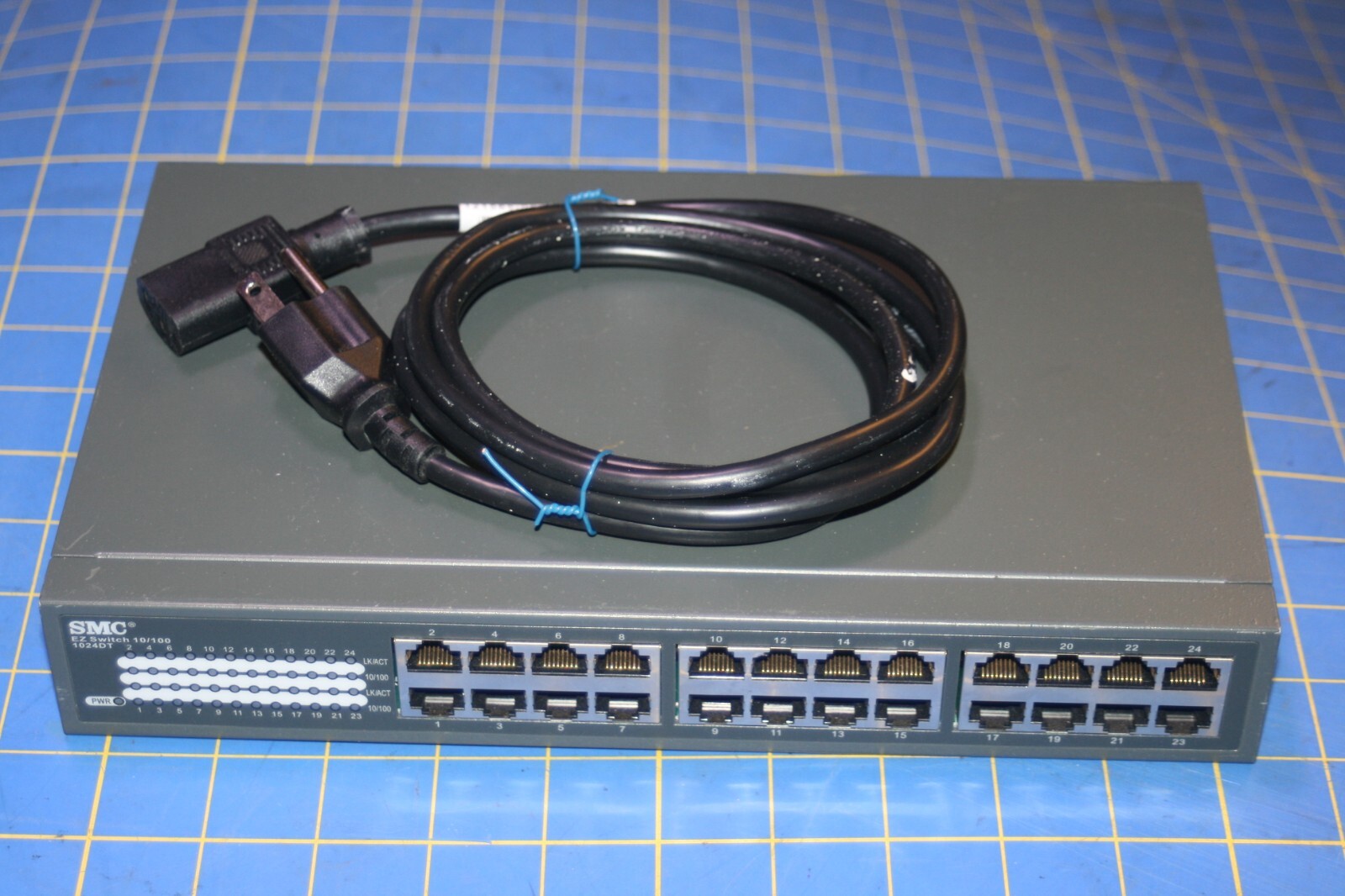 SMC 1024DT EZNET-24SW EZ 10/100 Network Switch w/ Rack Mounting Ears ...
