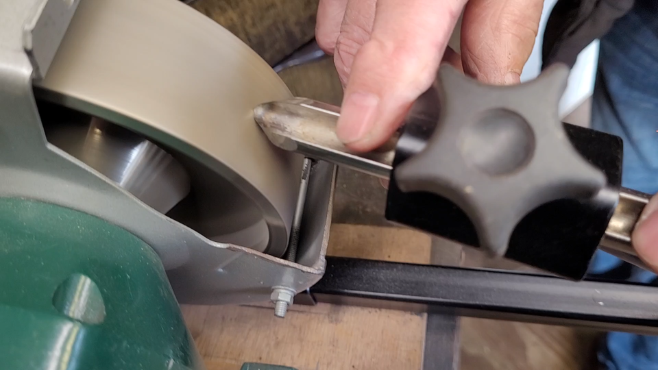 Gouge chisel sharpening jig for woodturning, sharpens wood lathe ...