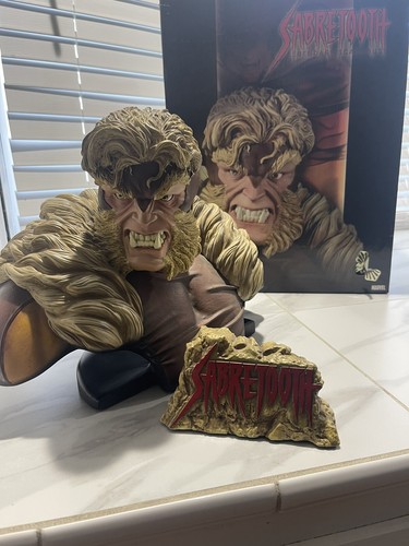 Sideshow Collectibles Legendary Scale Bust Sabertooth 121/150 Exclusive ...