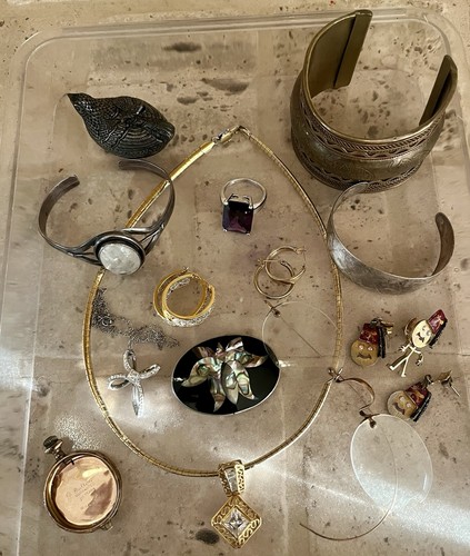 JEWELRY MIXED LOT - VINTAGE TO NOW: BRACELETS - NECKLACES - EARRINGS ...