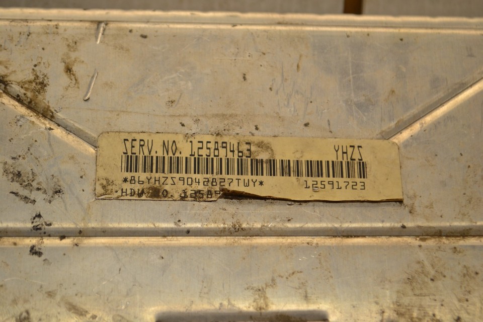 2003-06 Chevrolet Tahoe Engine Control Unit ECU 12589463 Module 64-4C4 ...