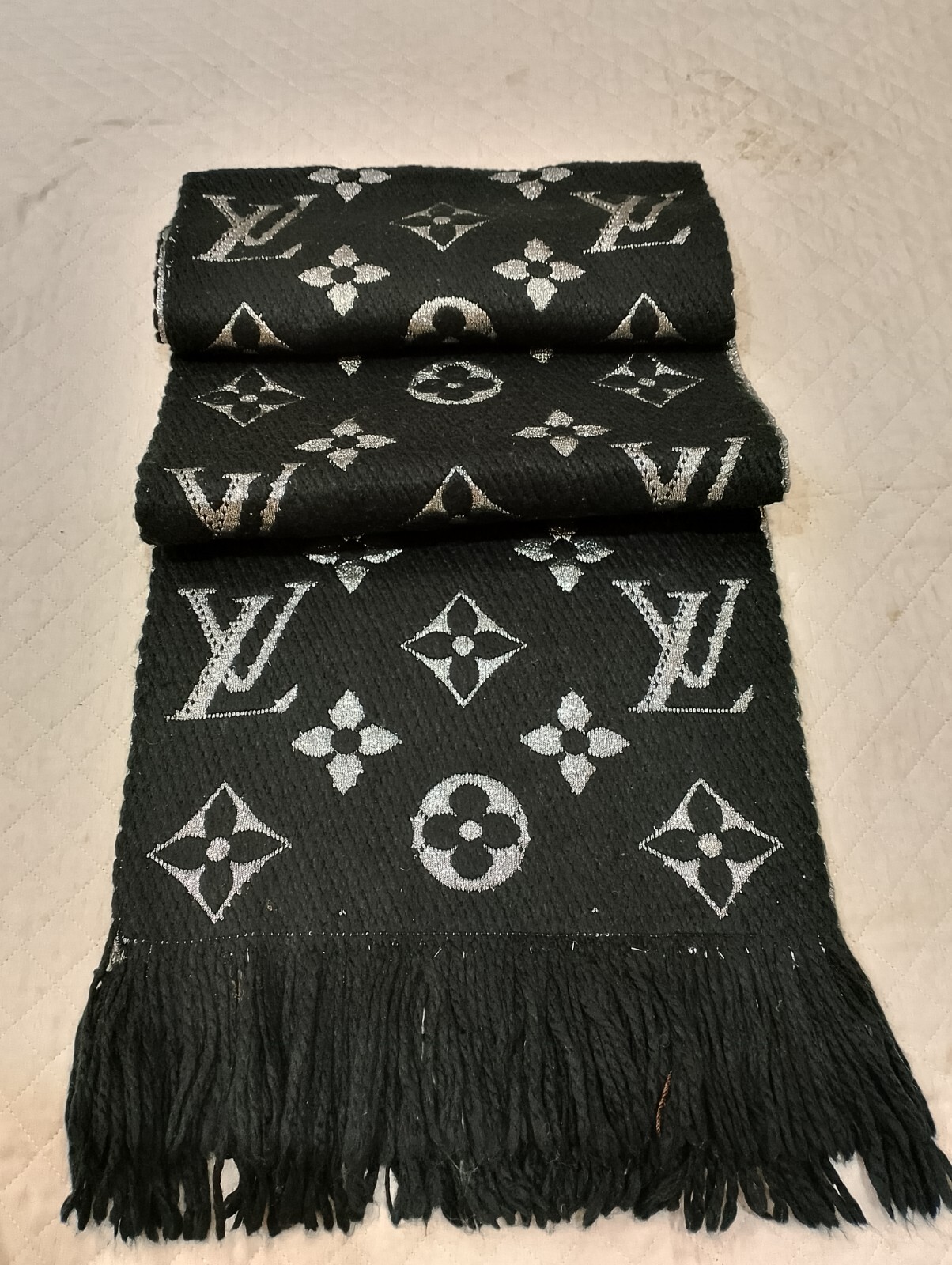 Louis Vuitton LV Scarf Stole Muffler 94% Wool 6% Silk made in Italy ...