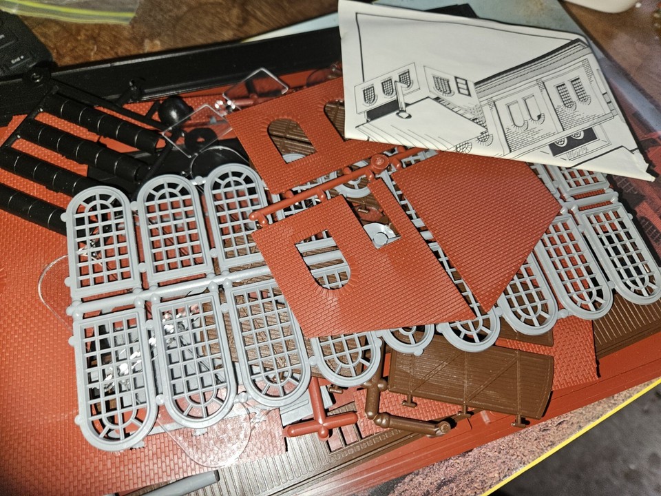 CON-COR B842 HO SCALE ENGINE HOUSE, NEW UNASSEMBLED | eBay