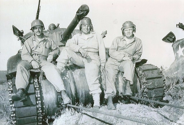 WW II Usa Photo -- M 4 - Sherman Tank & Crew | eBay