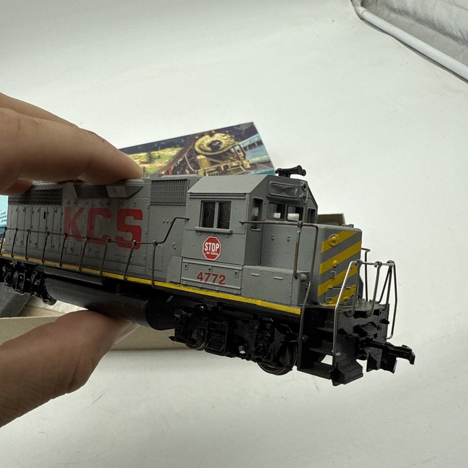 Athearn HO GP40 Powered KCS Grey Gray Diesel Locomotive #4772 Engine Train Works | eBay