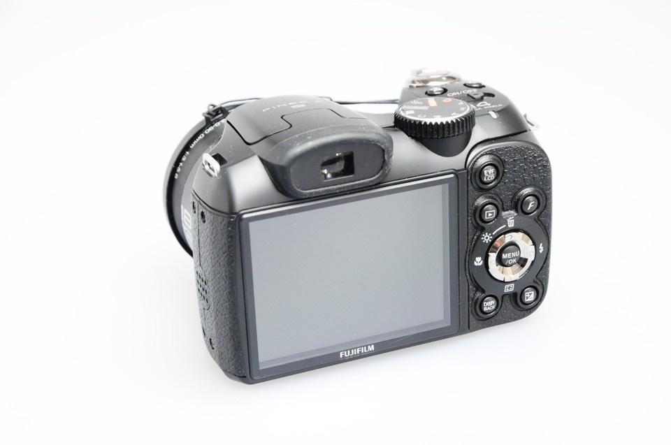 Fujifilm FinePix S2980 14.0MP Compact Digital Bridge Camera + Bag ...