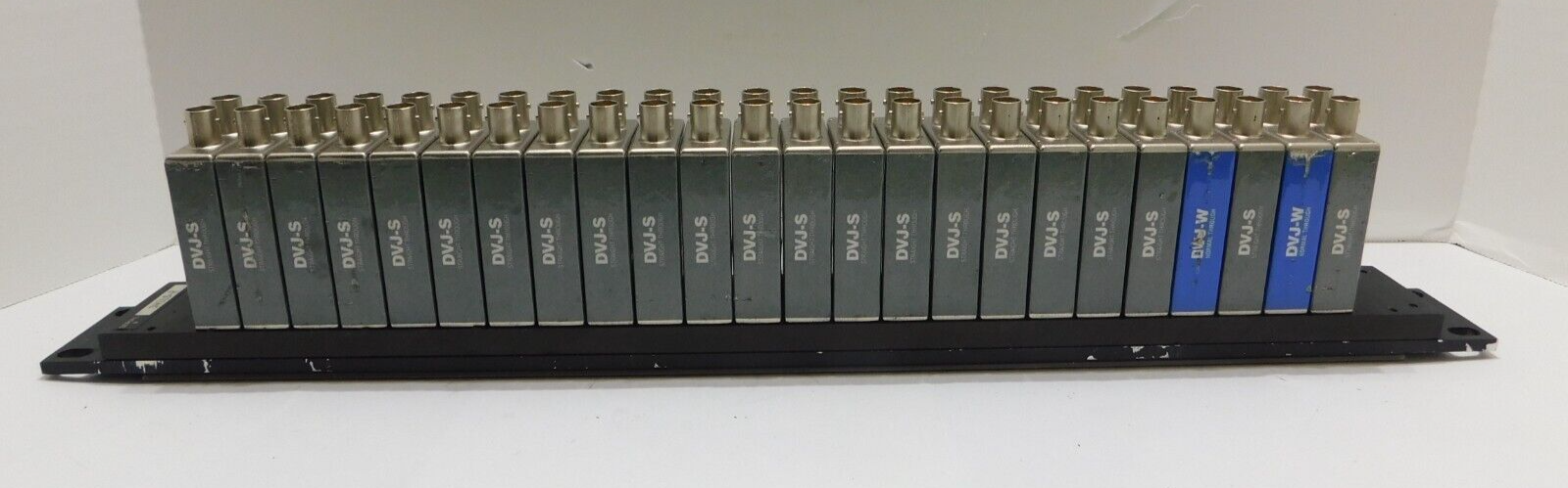 Bittree Video Patchbay with 2 ea DVJ-W & 22 ea DWJ-S Canare Video Jacks ...